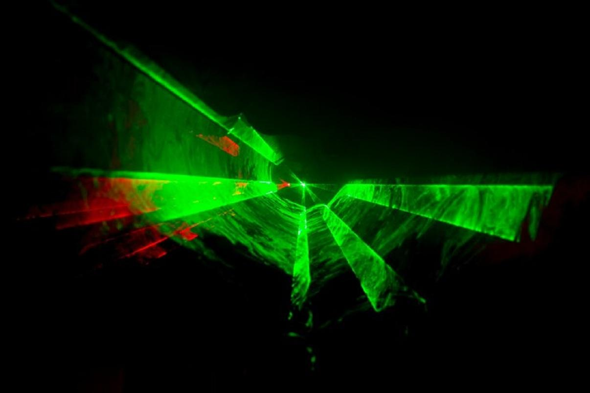 Les avantages incontournables d'un spectacle laser en plein air